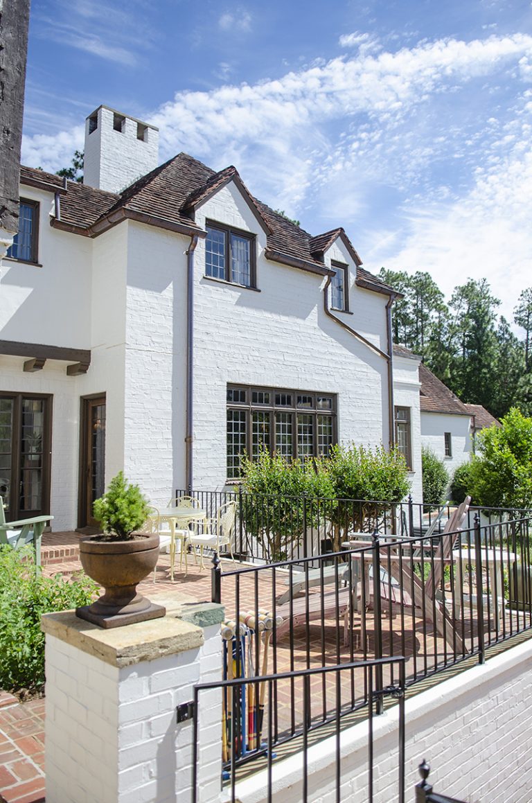 A Look at the Swoonworthy Duncraig Manor : The Sway