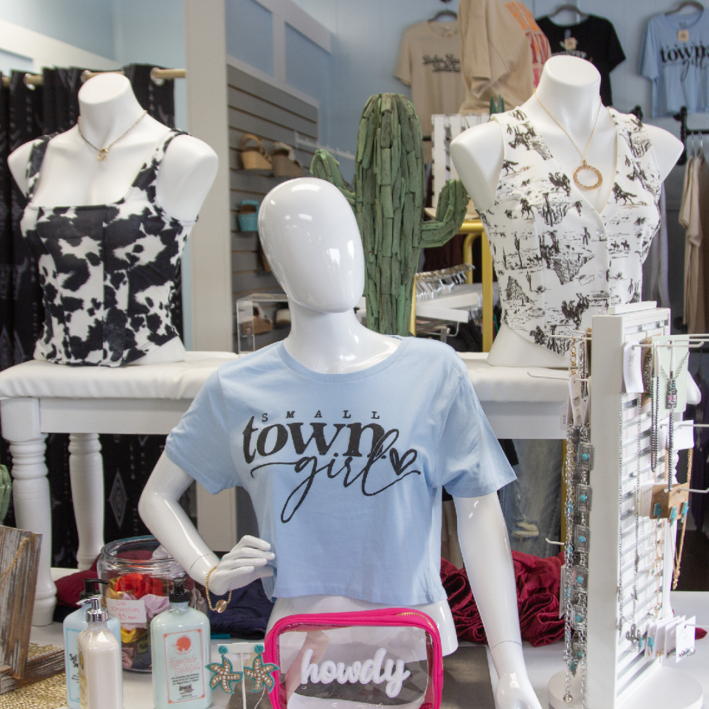 Rowdy Rooster Wrangles in Western Attire : The Sway