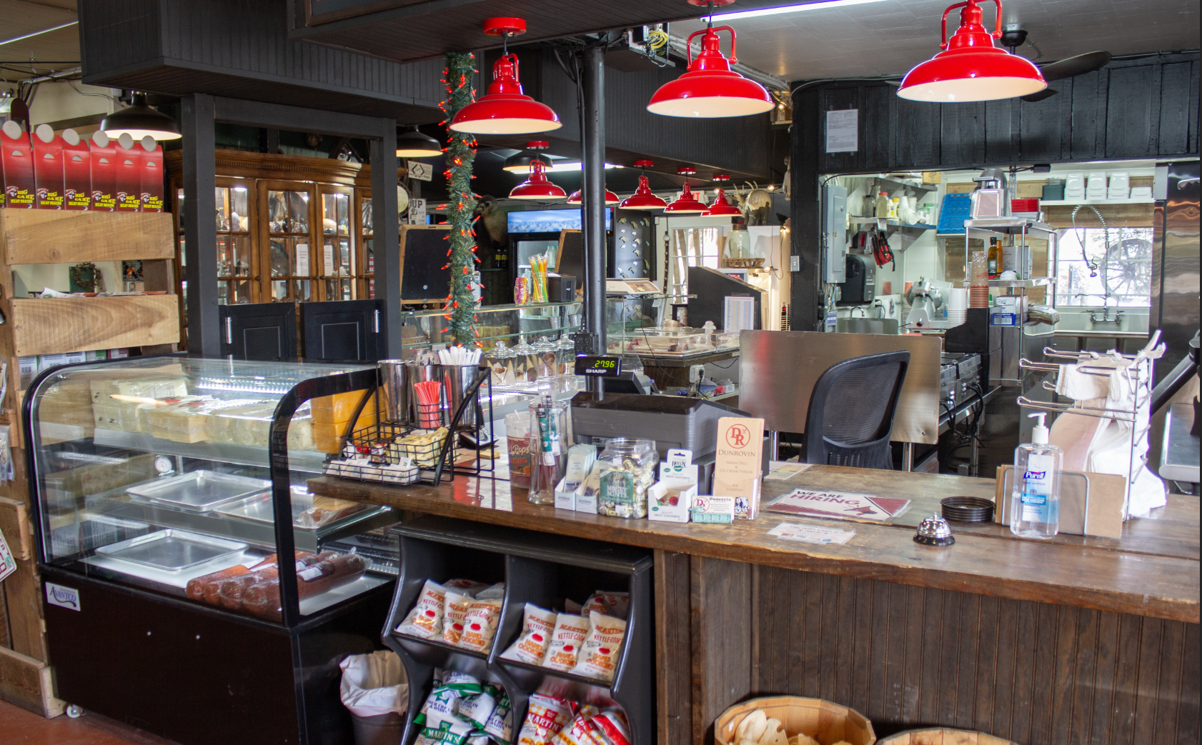 Dunrovin Country Store Opens Amish Deli : The Sway